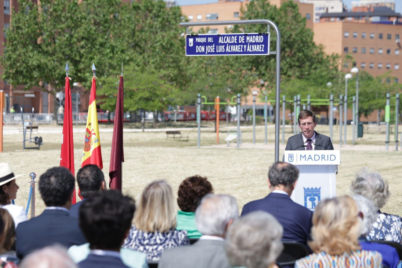 Galería Madridiario - Descubren la placa que da nombre al parque ...