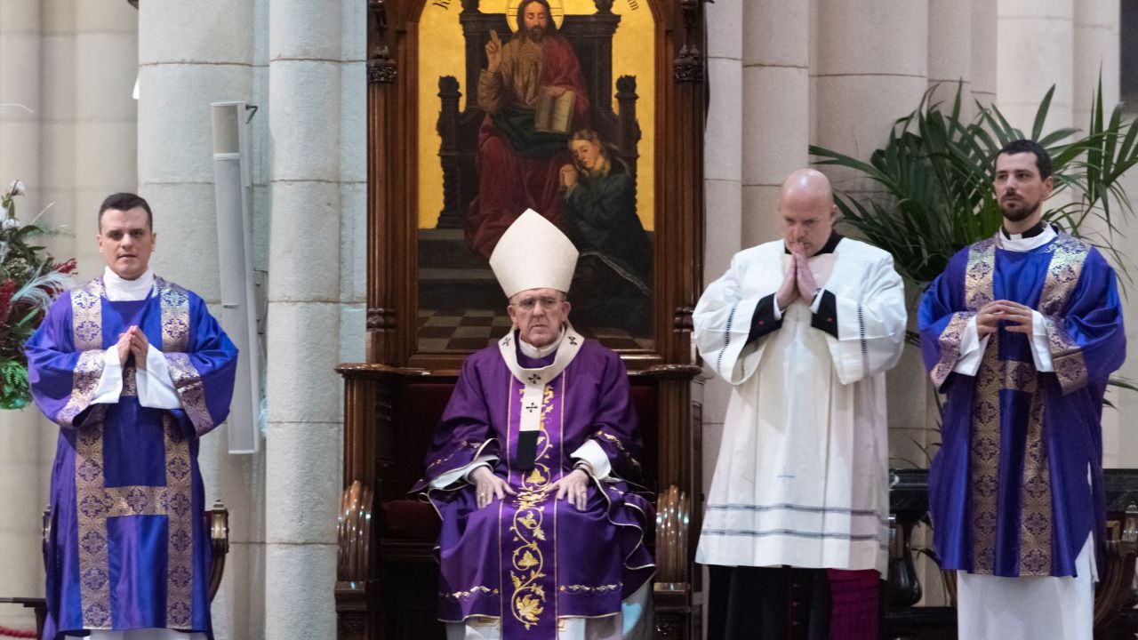 La Almudena acoge esta tarde una misa funeral por el Papa emérito ...