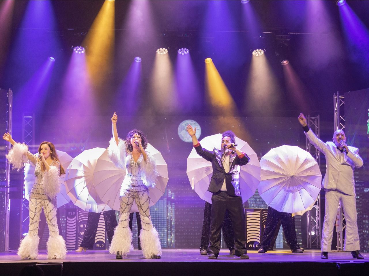 ¡Revive los 80! We Love Disco en el Teatro Gran Vía - Espectáculo de ...
