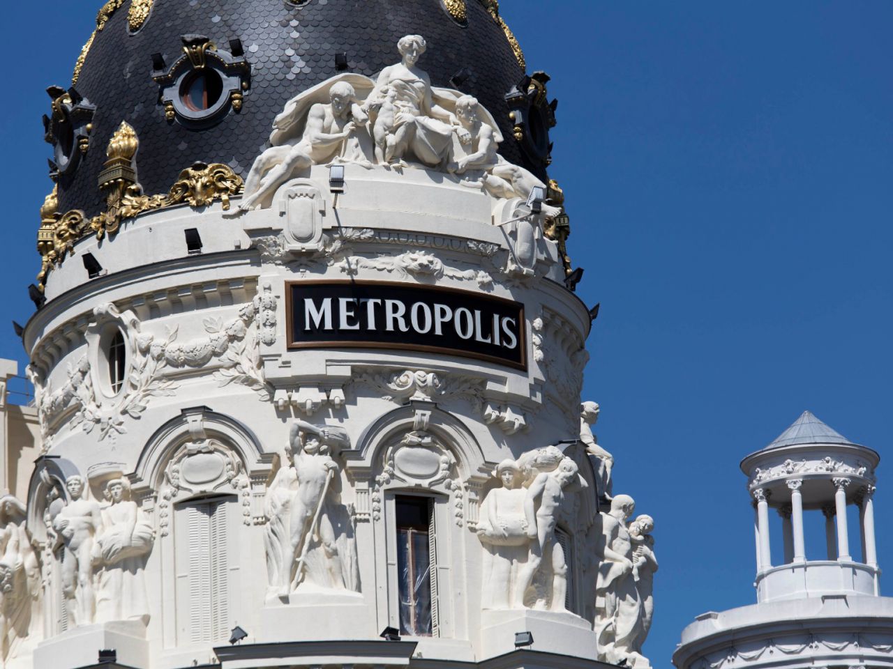 El edificio Metrópolis renacerá en enero como club privado de lujo ...